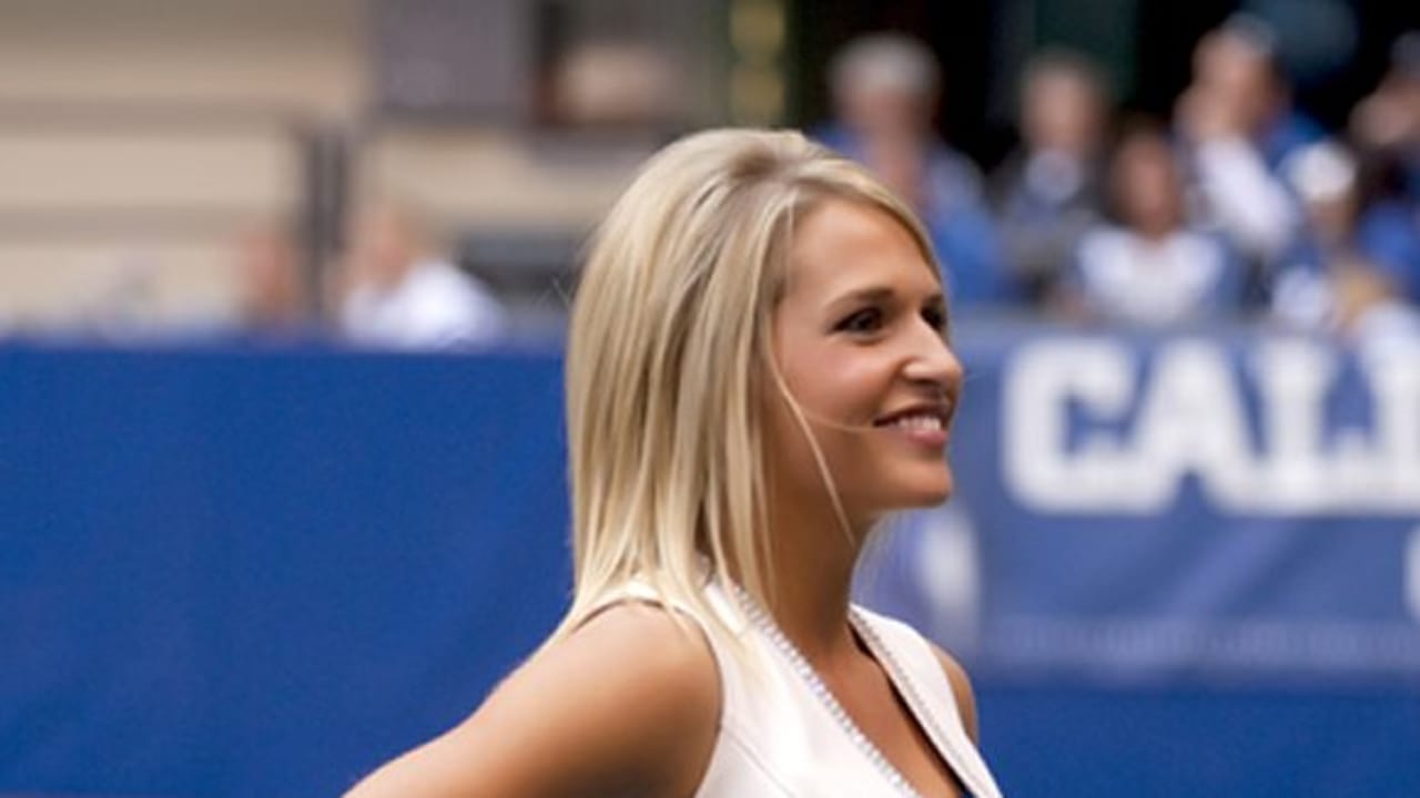 Cheerleader Mara M - 11/11/11