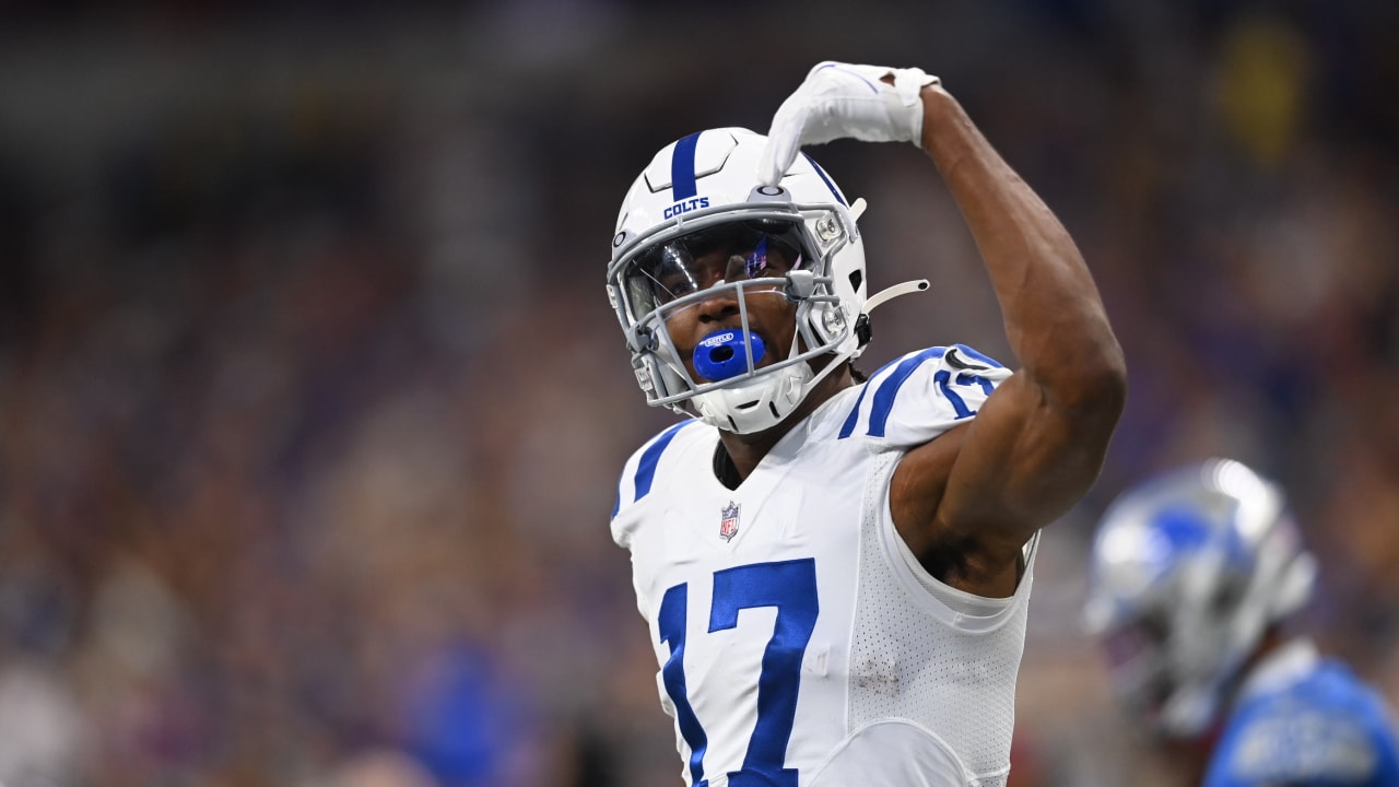 Sam Ehlinger's perfect touch pass finds Mike Strachan for TD