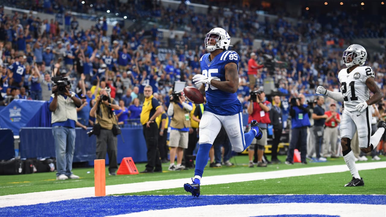 HIGHLIGHT | Eric Ebron Splits Two Defenders on 48-yard TD Catch