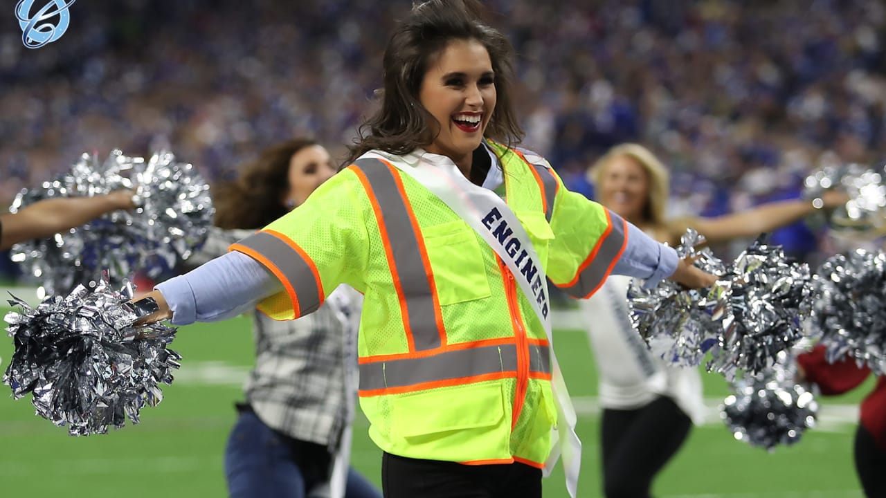 PHOTOS: Cheerleader of the Week: ROSE (Game Day)