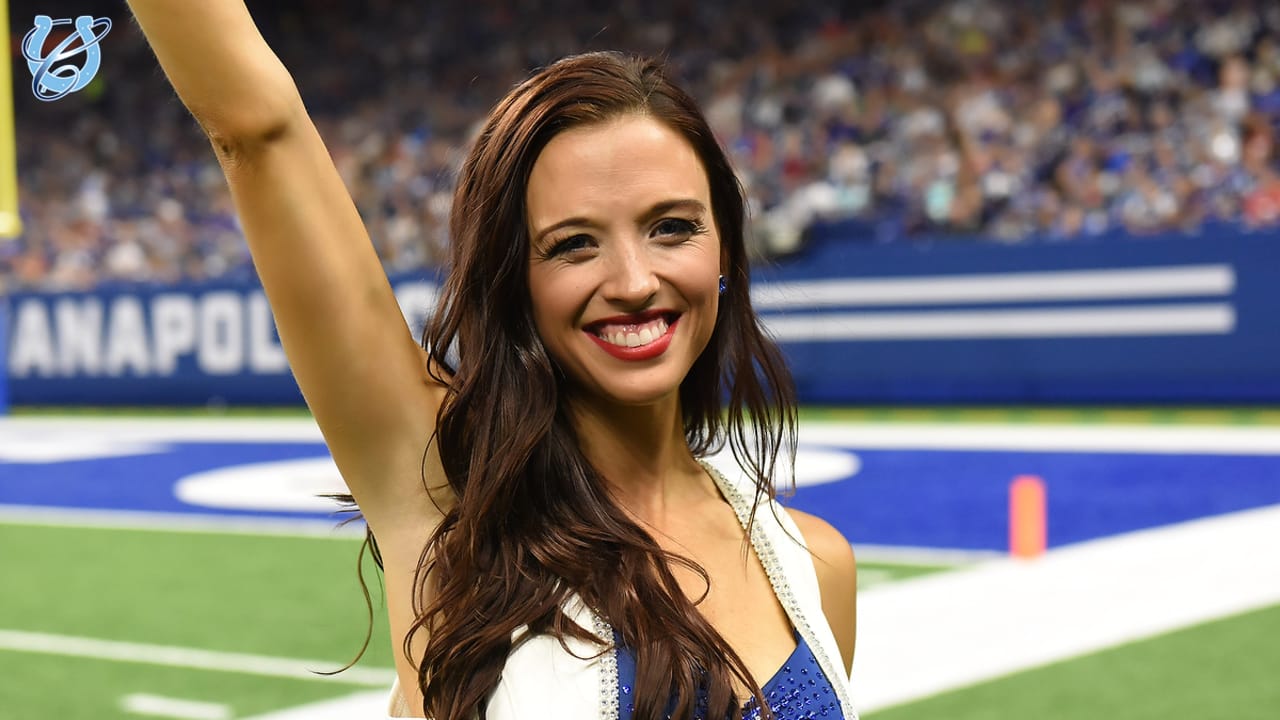 Cheerleader of the Week: CARISSA (Game Day)