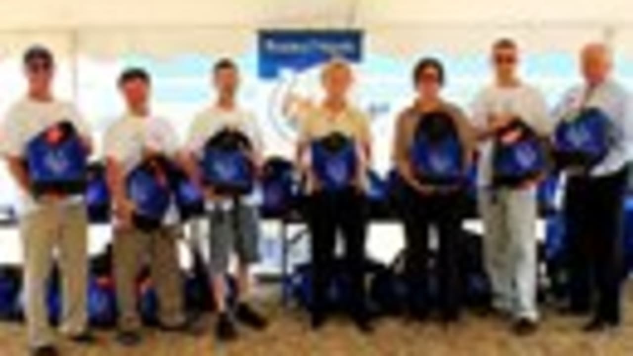 COLTS GIVE BACK TO FOSTER YOUTH