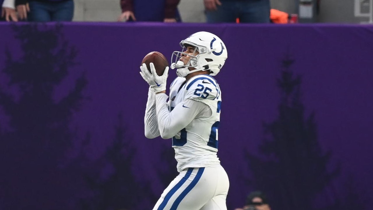 HIGHLIGHT | Rodney Thomas picks off Cousins' errant launch-codes pass ...