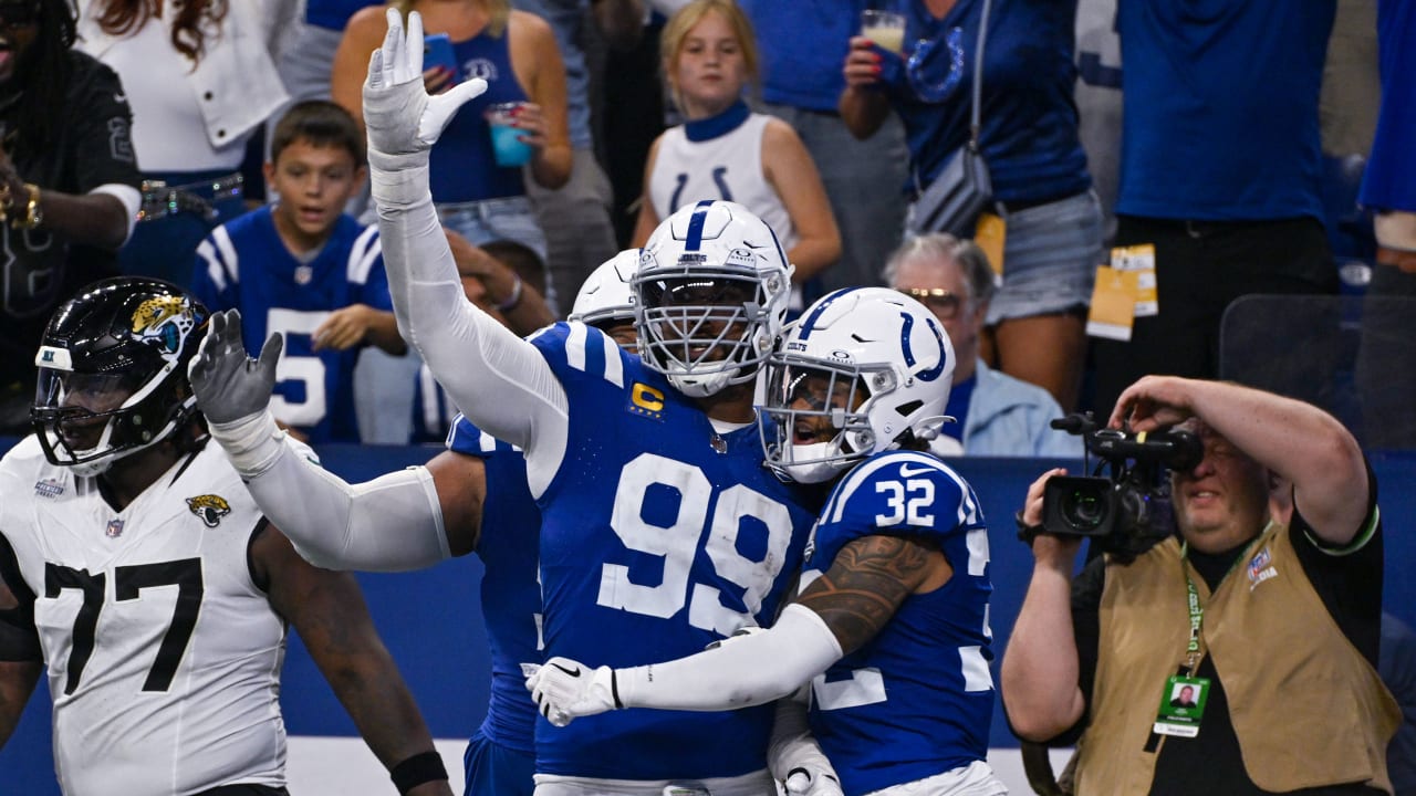 HIGHLIGHT | DeForest Buckner with a spectacular sack, fumble recovery ... HIGHLIGHT | DeForest Buckner with a spectacular sack, fumble recovery ...