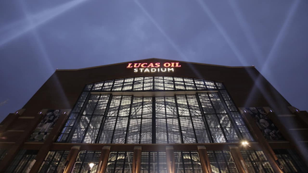 Lucas Oil Stadium Roof, Window Closed For #DENvsIND