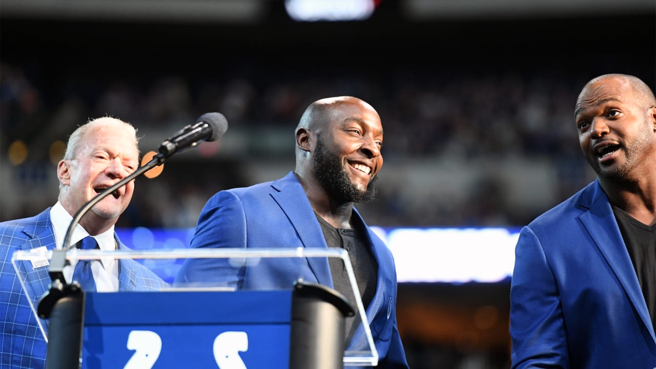 Robert Mathis Inducted Into Colts Ring Of Honor
