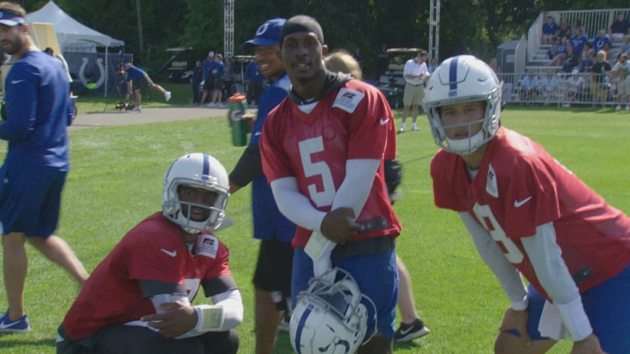 Quarterbacks Have Fun with Throwing Competition