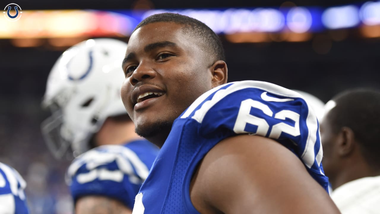 Le'Raven Clark Re-Signs With Colts