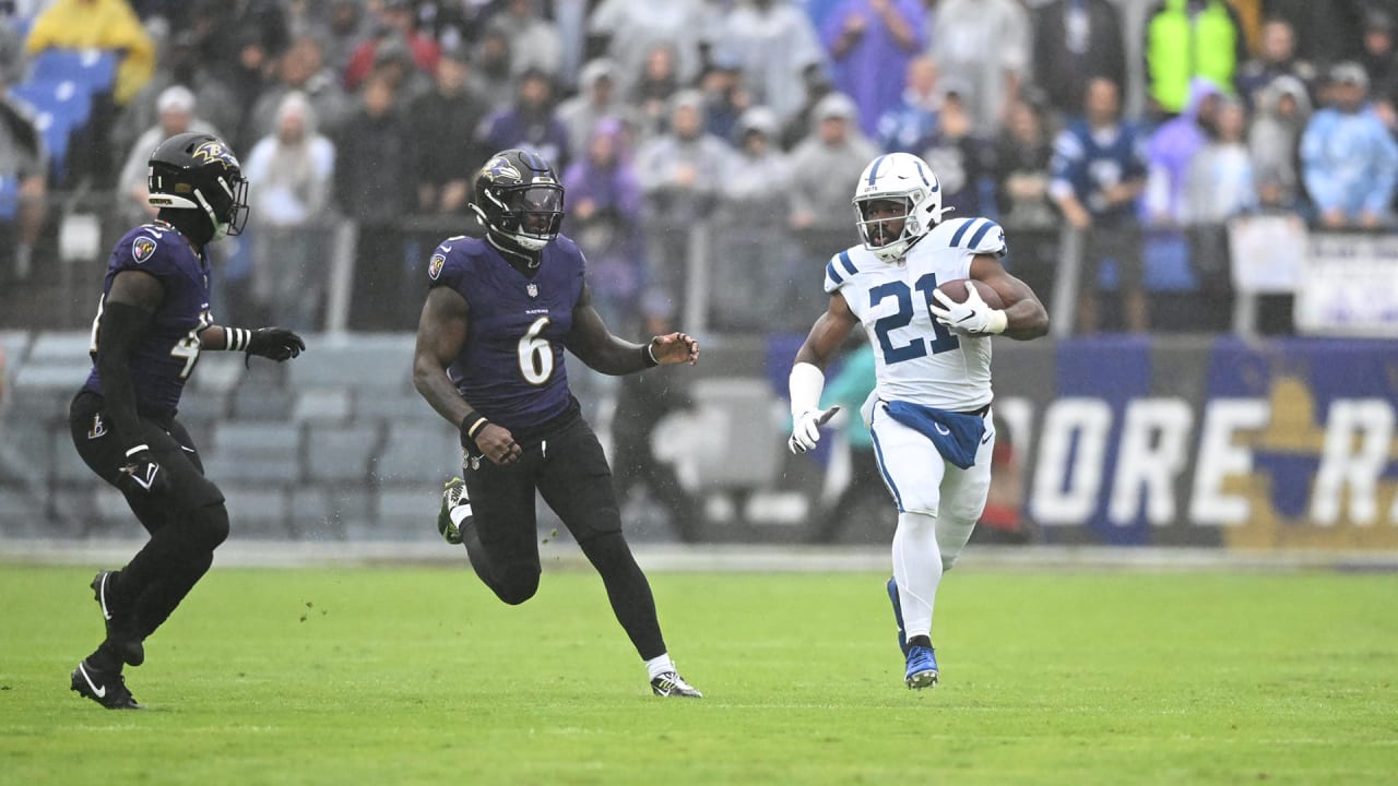 HIGHLIGHT | Zack Moss explodes for 24-yard gain on first play from ...