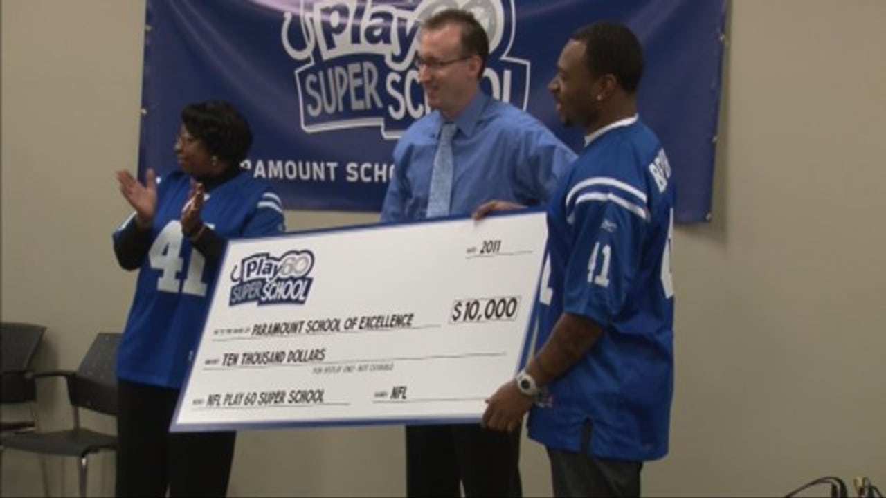 Bethea Helps Promote Play 60