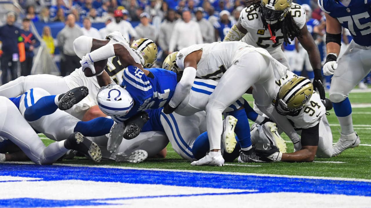 HIGHLIGHT | Zack Moss goes over the top for touchdown, extending Colts ...