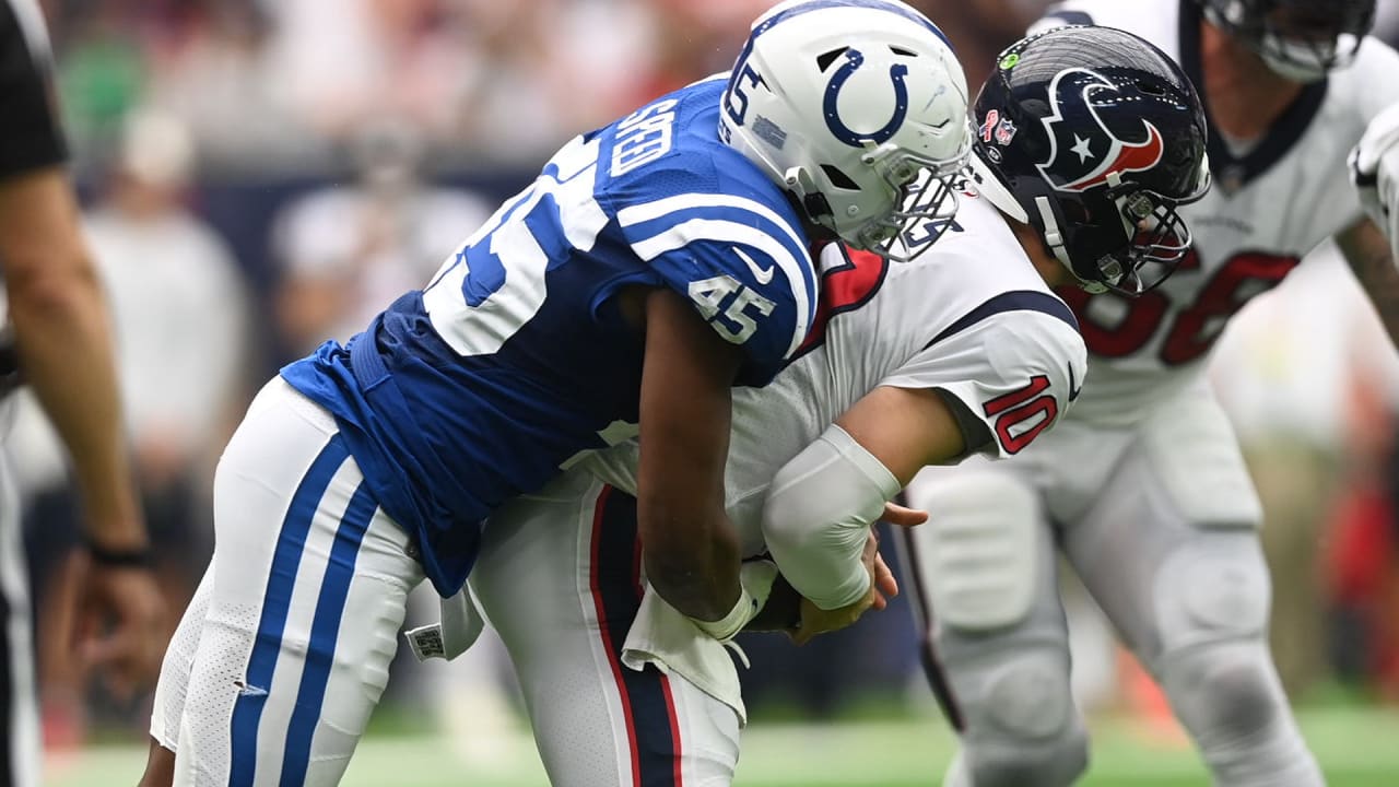 E.J Speed flies off the edge to force sack-fumble