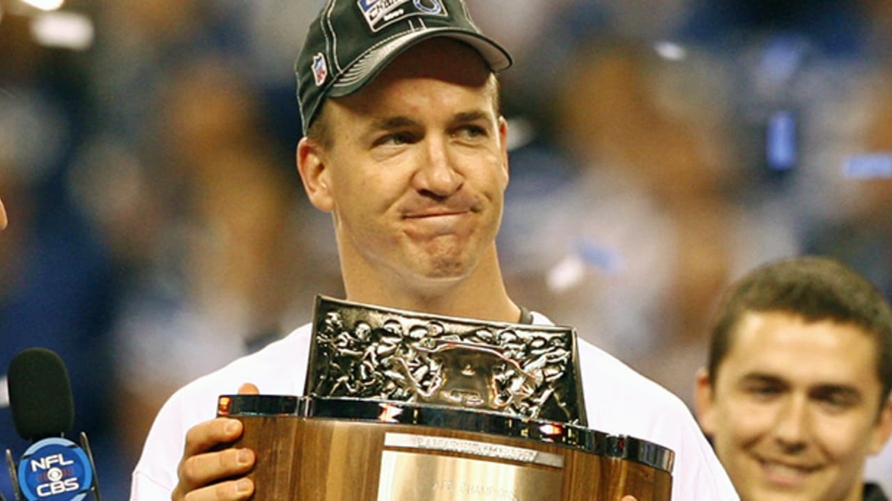 Peyton Manning To Receive 10th Annual Lamar Hunt Award For Professional ...