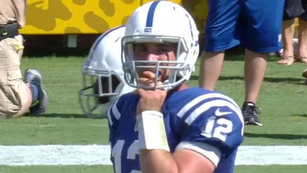 Andrew Luck throws 1-yard touchdown pass to Hakeem Nicks