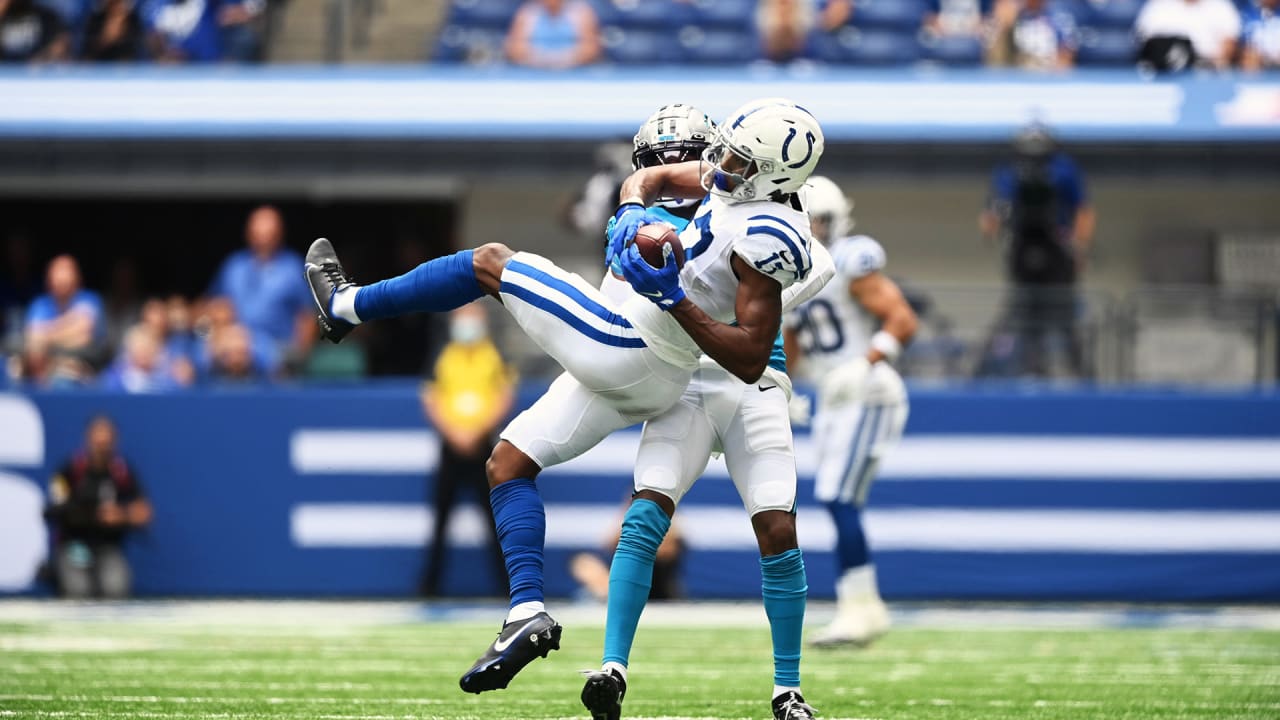 HIGHLIGHT | Mike Strachan Gets Up For 32-Yard Grab