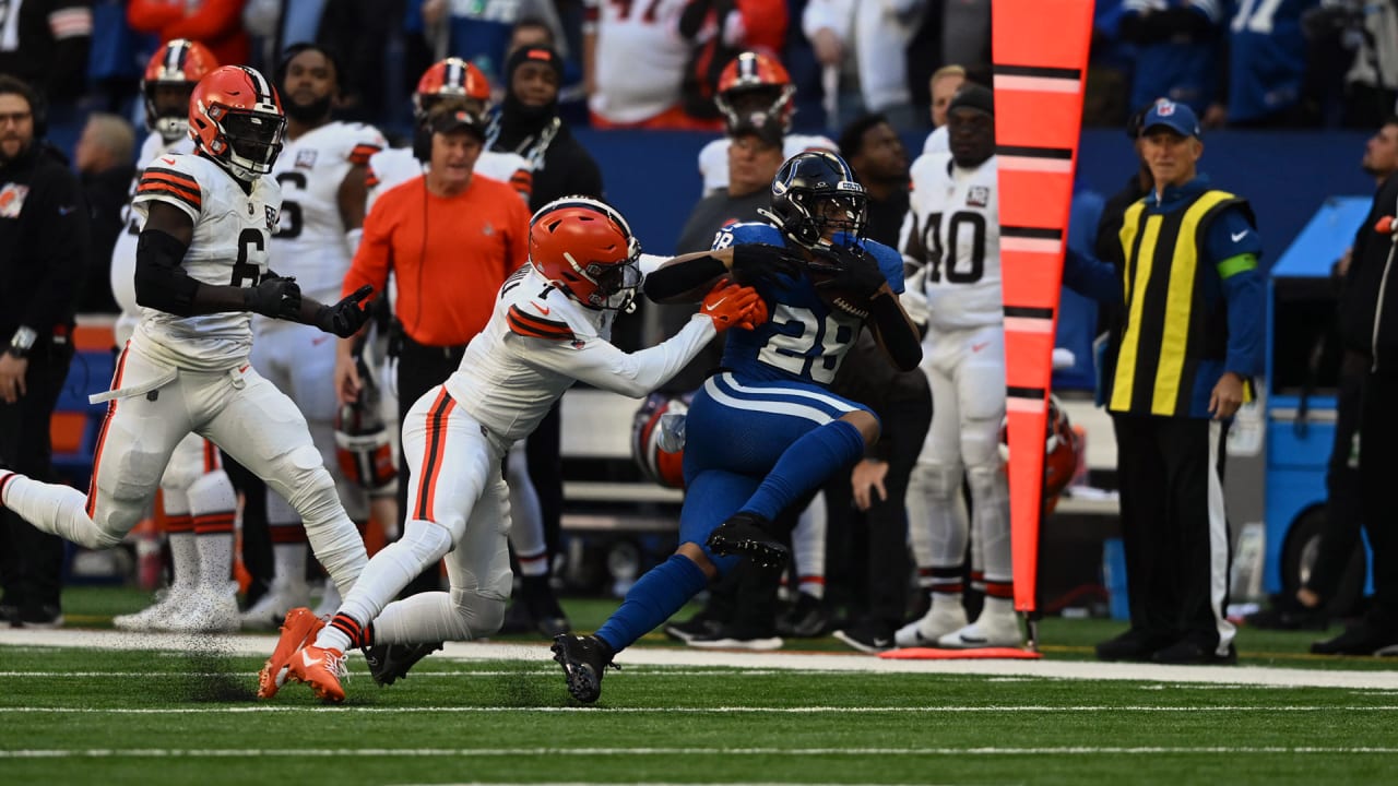 HIGHLIGHT | Gardner Minshew's floating dime perfectly lands in Jonathan ...