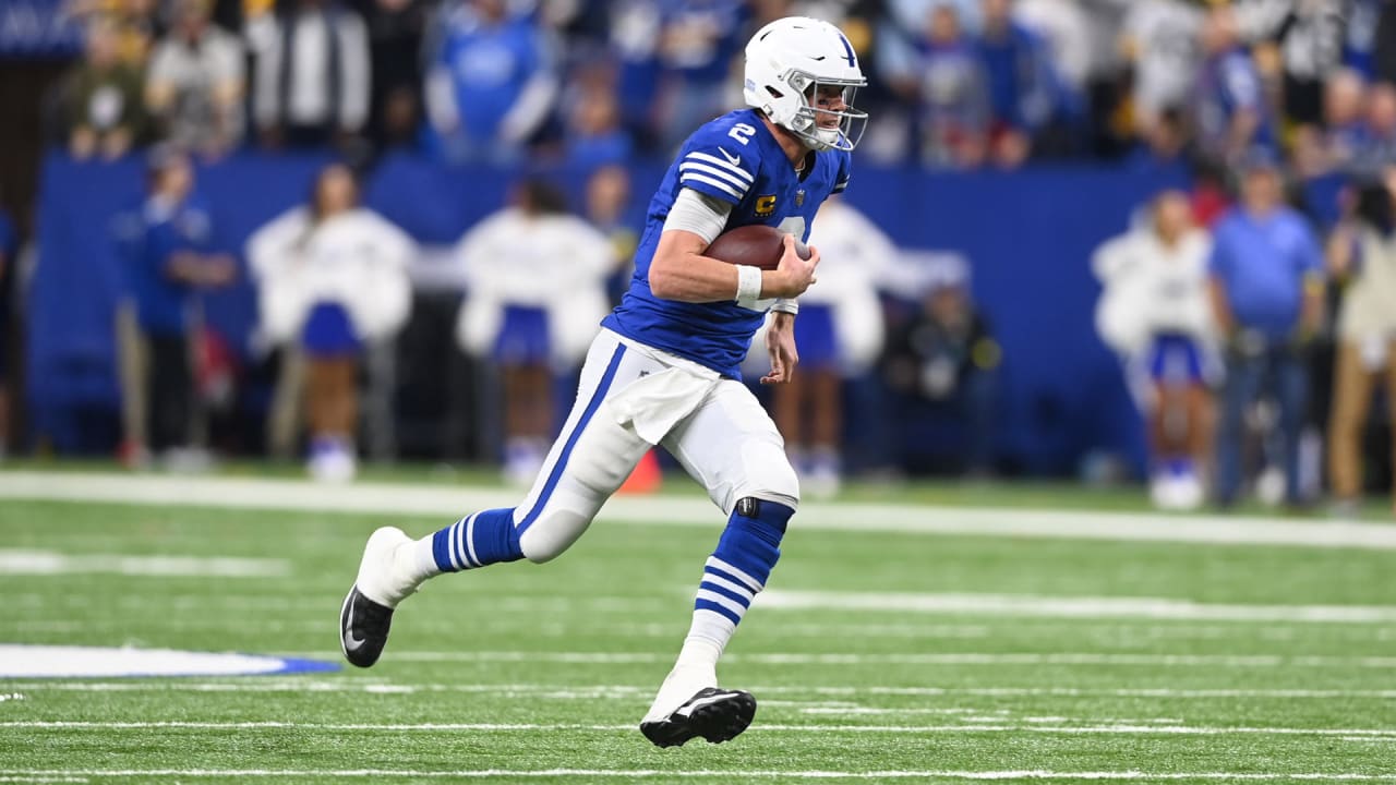 HIGHLIGHT | Ryan turns back the clock on a 13-yard scramble