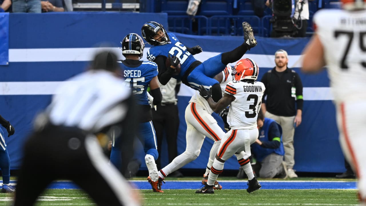 Can't-Miss Play: Rodney Thomas takes personal elevator for BIG INT on ...