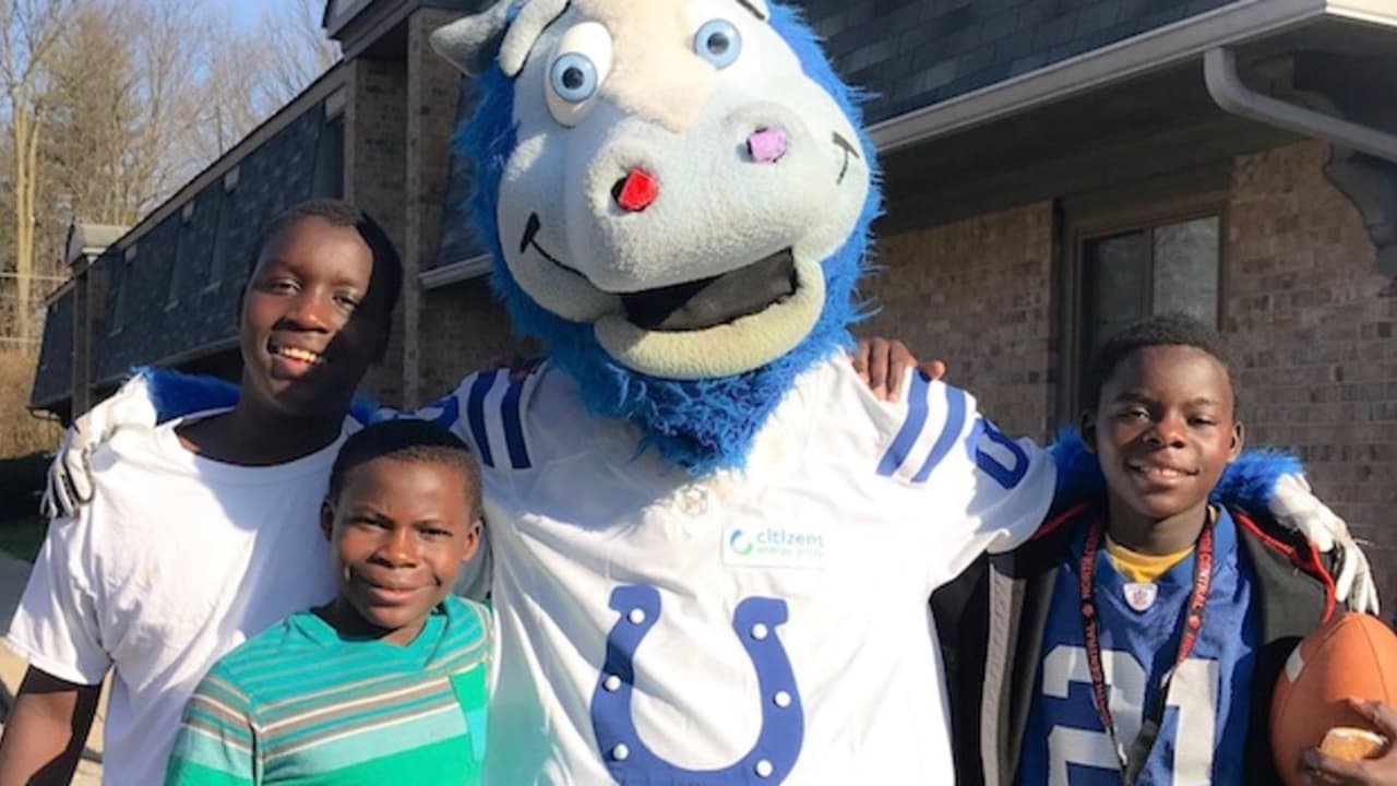 Blue And Family Bring Joy To Families In Need