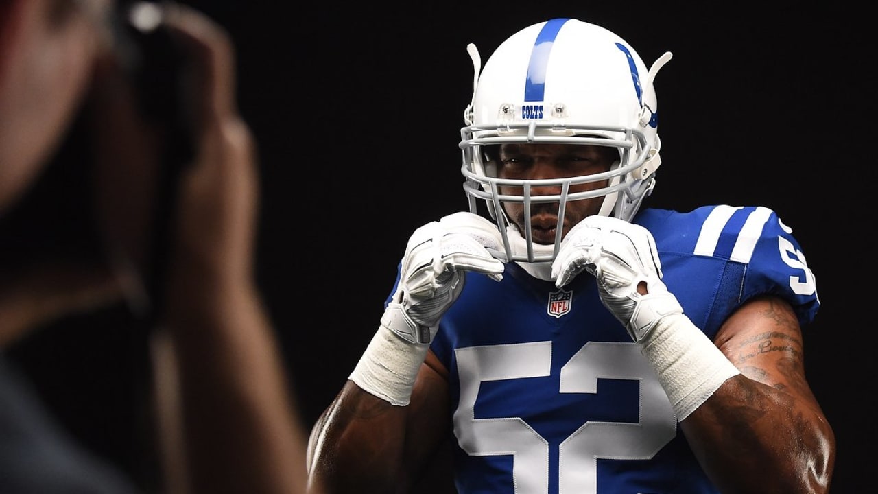 2016 Colts Photo Garage - D'QWELL JACKSON