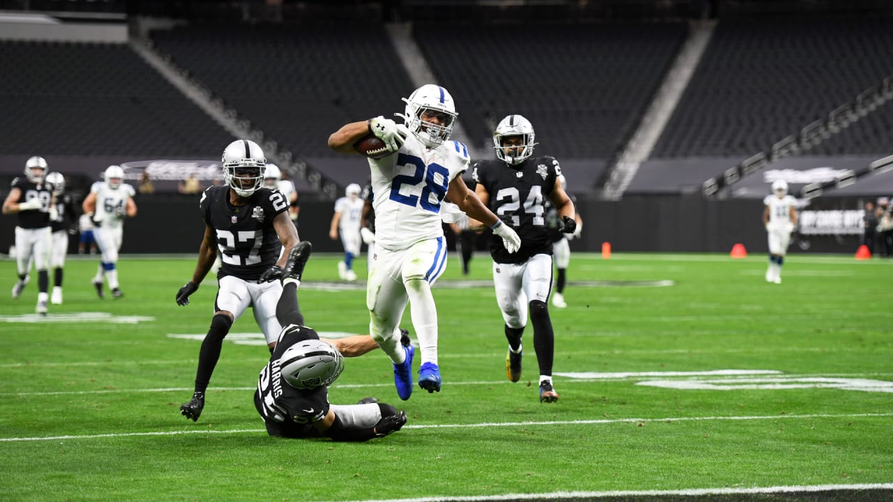 HIGHLIGHT | Jonathan Taylor Breaks Away For 62-Yard Touchdown