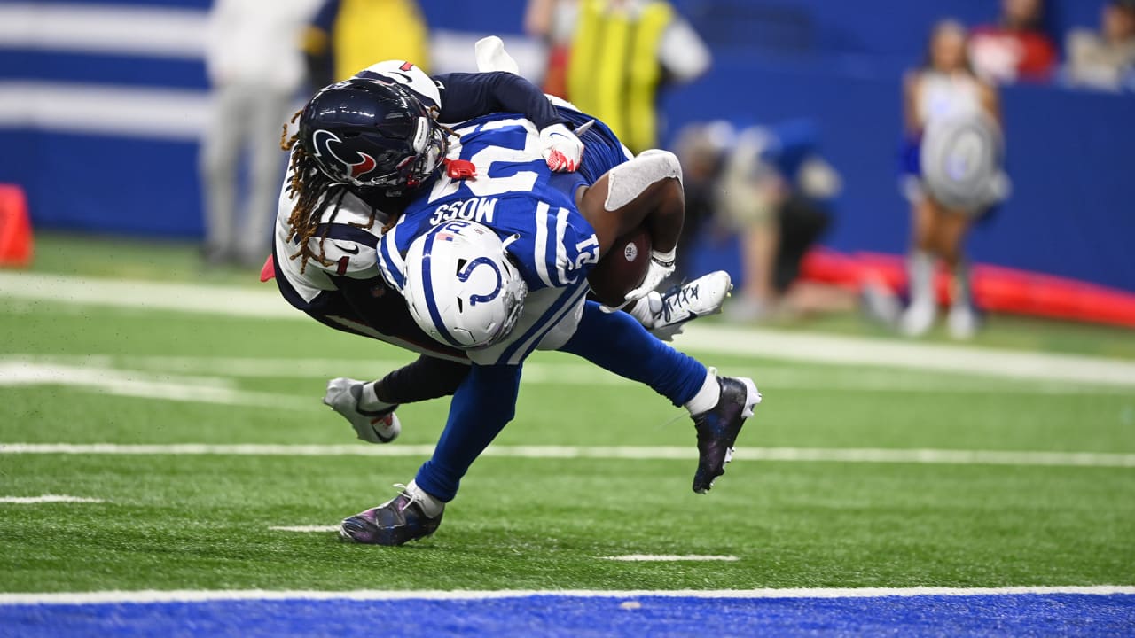 HIGHLIGHT | Zack Moss shakes defenders off on 15-yard TD run