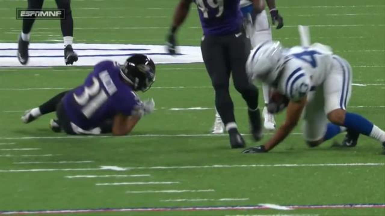 HIGHLIGHT: Ross Travis makes catch in the middle of four defenders for ...