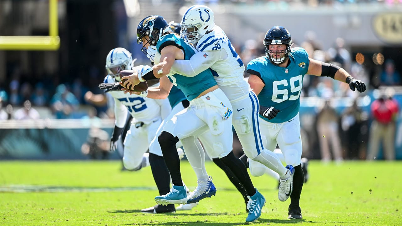 HIGHLIGHT | DeForest Buckner envelops Trevor Lawrence on strong ...