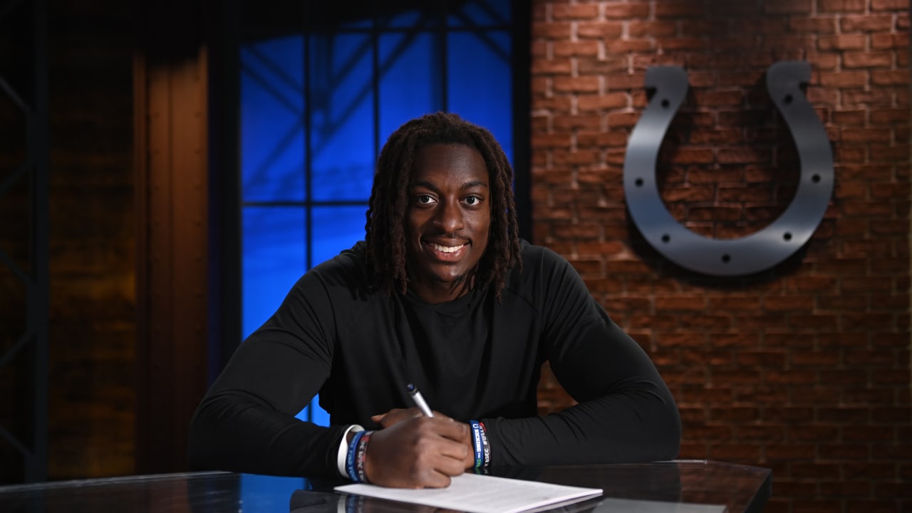 Colts Sign Tight End Jelani Woods And Tackle Bernhard Raimann To Contract