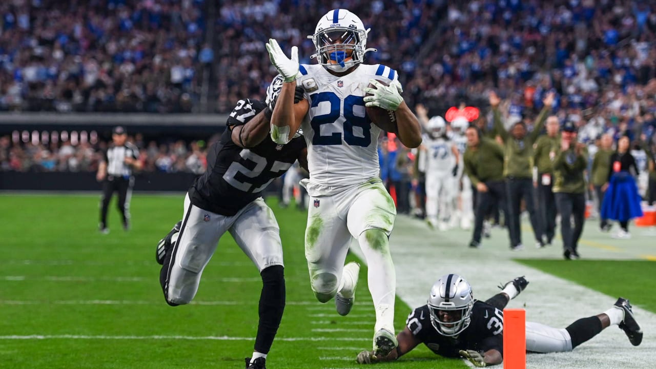 Can't-Miss Play: Jonathan Taylor breaks loose for 66-yard TD run