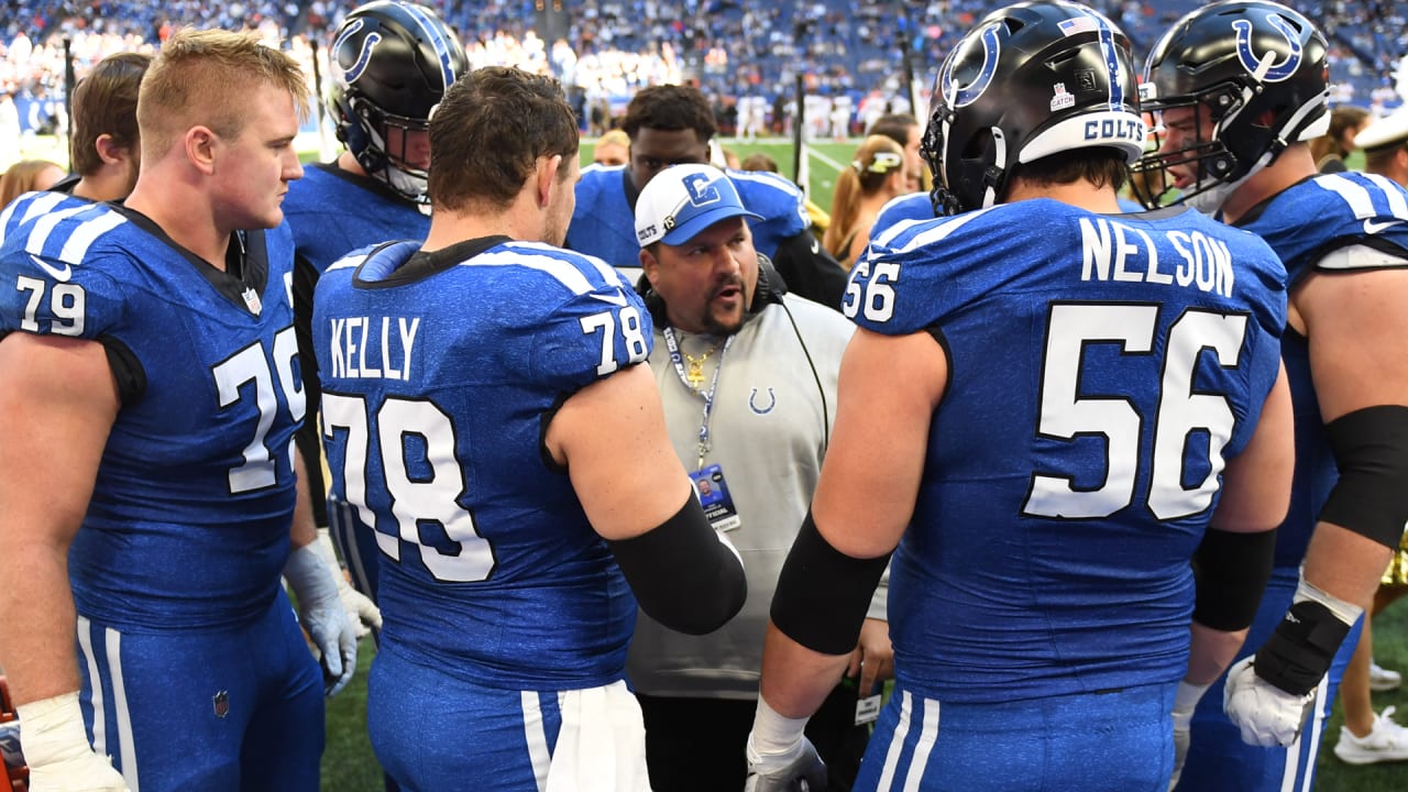 Colts' offensive linemen explain true meaning of playing 'five guys as one'