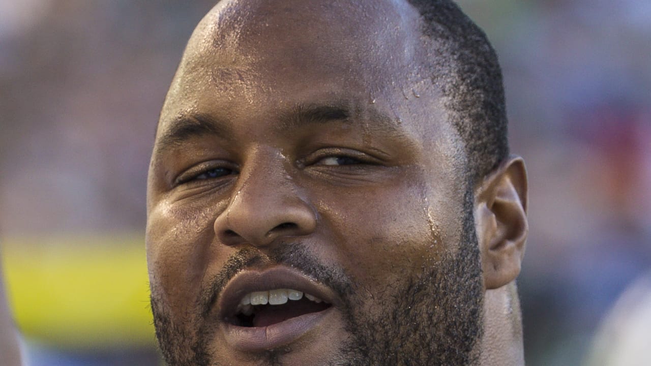 Mincey Excited To Bring His Edge, Energy Back To Cowboys' Defensive Line