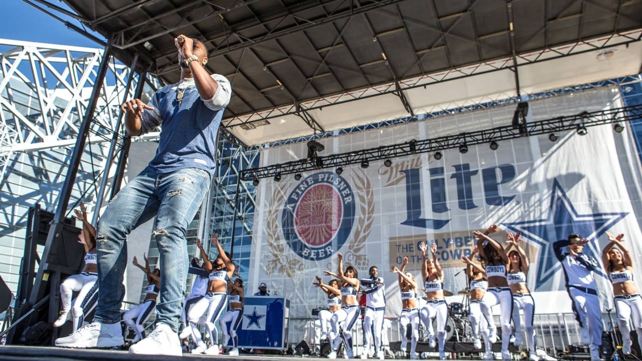 Dallas Cowboys Rhythm & Blue Dancers perform with Dorrough Music
