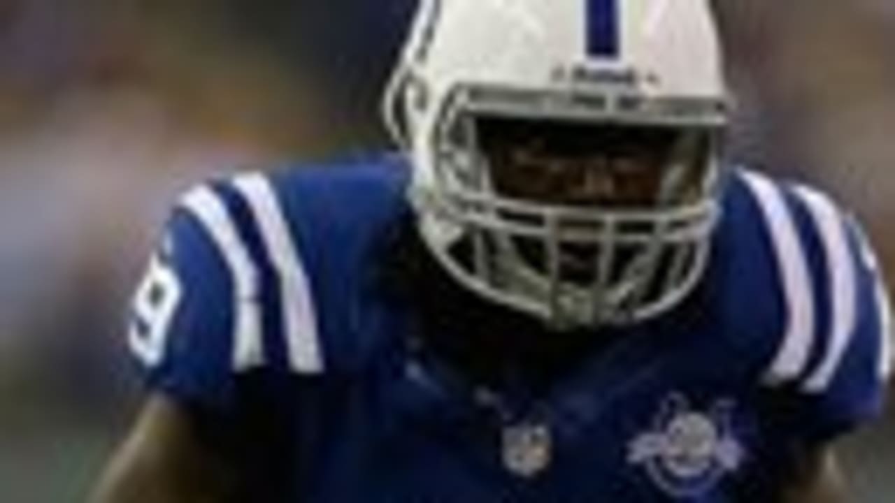 Cowboys Acquire DE Rayford From Colts For Late-Round Pick