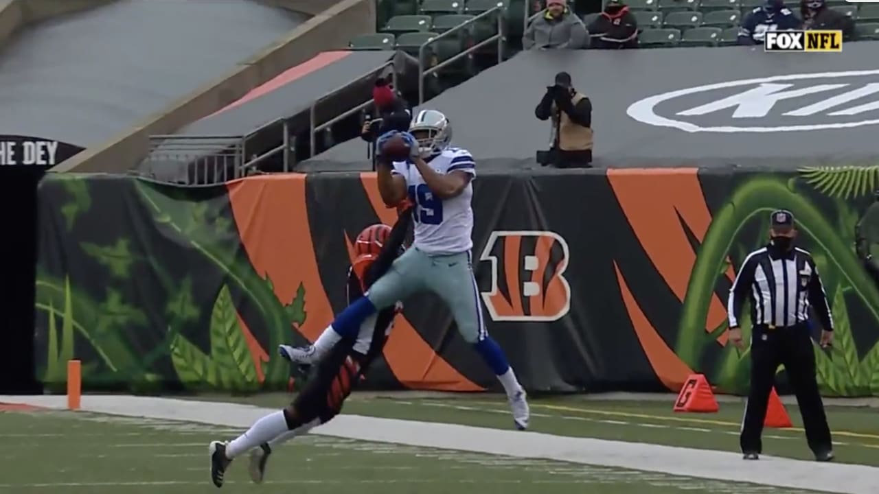 Amari Cooper Makes Leaping Toe-Tap Sideline Grab