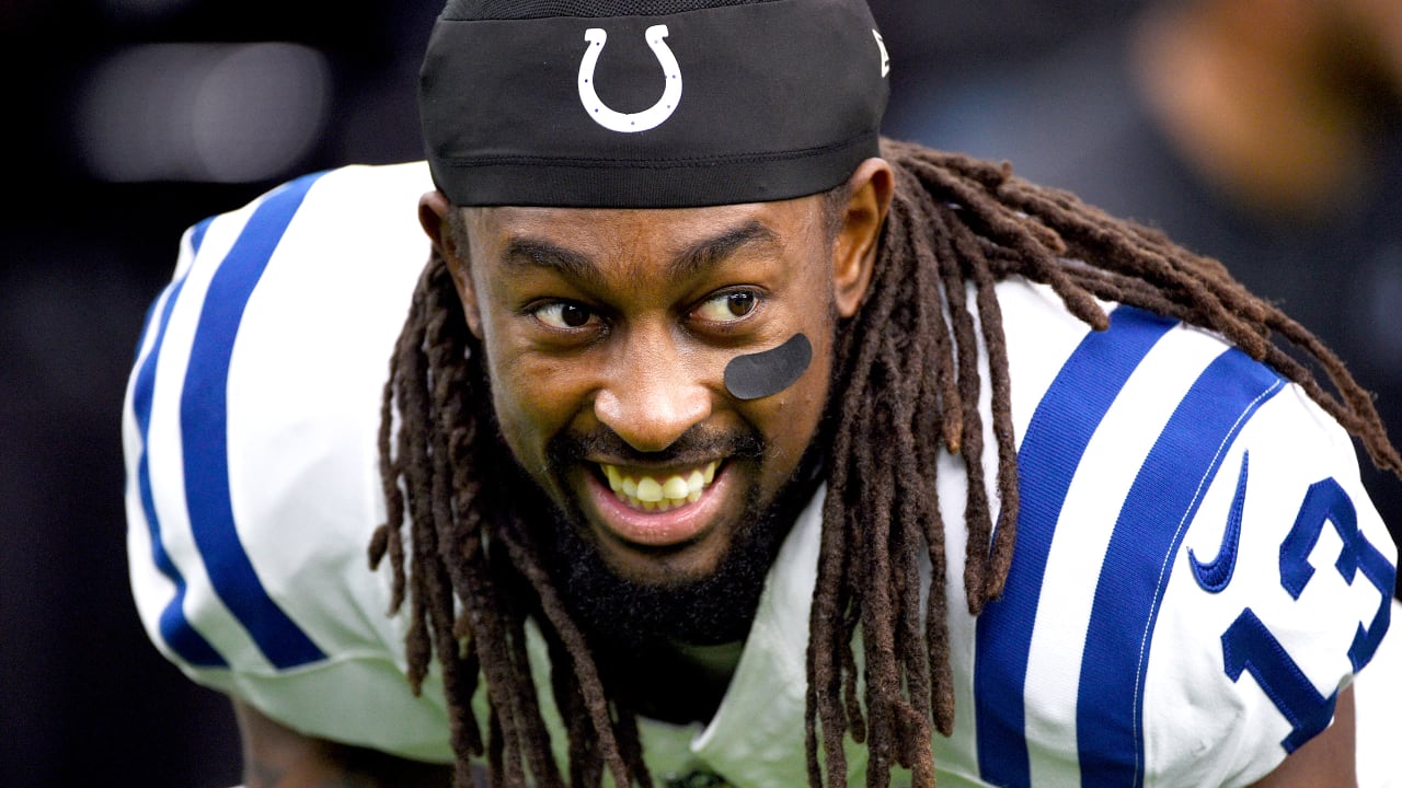 Cowboys firman al receptor abierto T.Y. Hilton