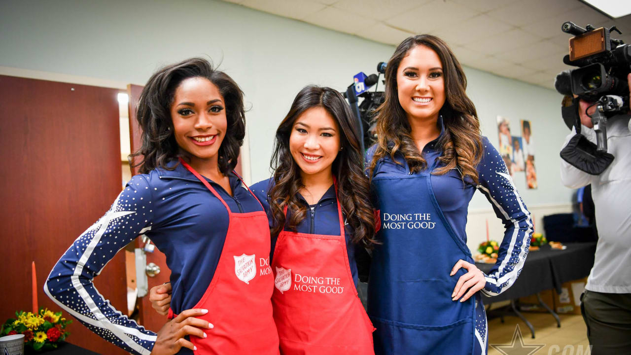 DCC Serve Early Thanksgiving Meals