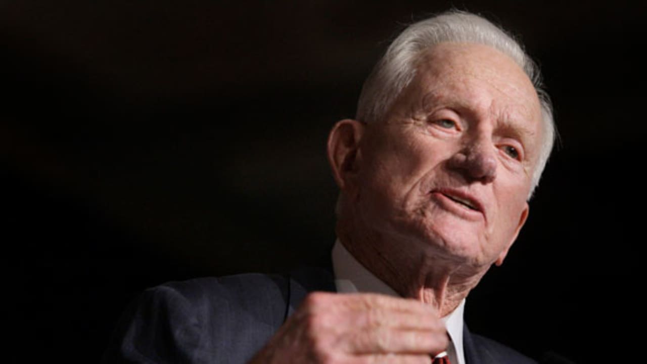 Jerry Jones Issues Statement On Losing “Life-Changing” Mentor Frank Broyles