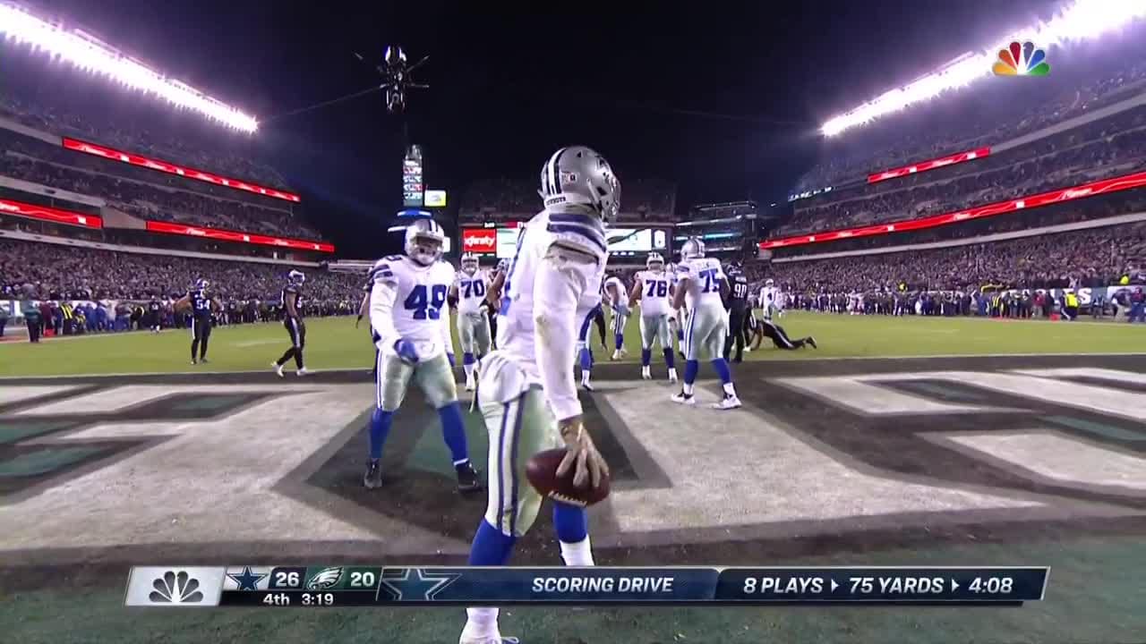Zeke Bursts Into End Zone For 4th Quarter TD