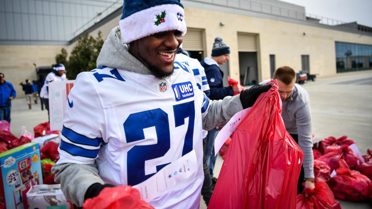 Dallas Cowboys Loading Gifts For The Salvation Army Angel Tree Program