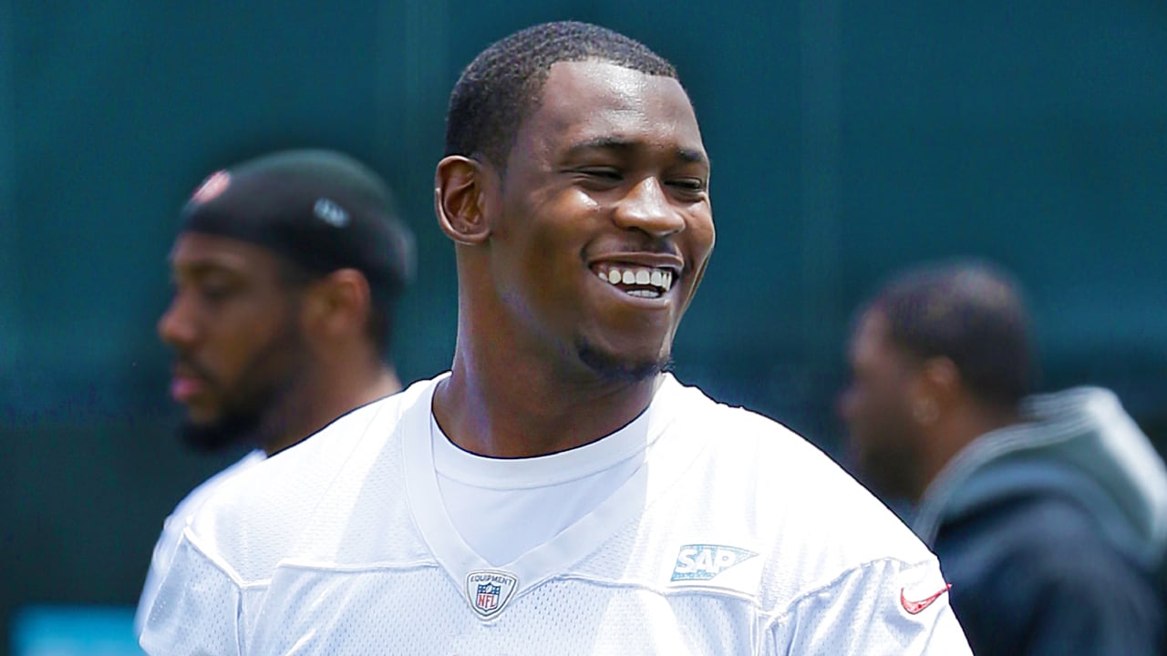 Ala defensiva Aldon Smith es reincorporado por la NFL