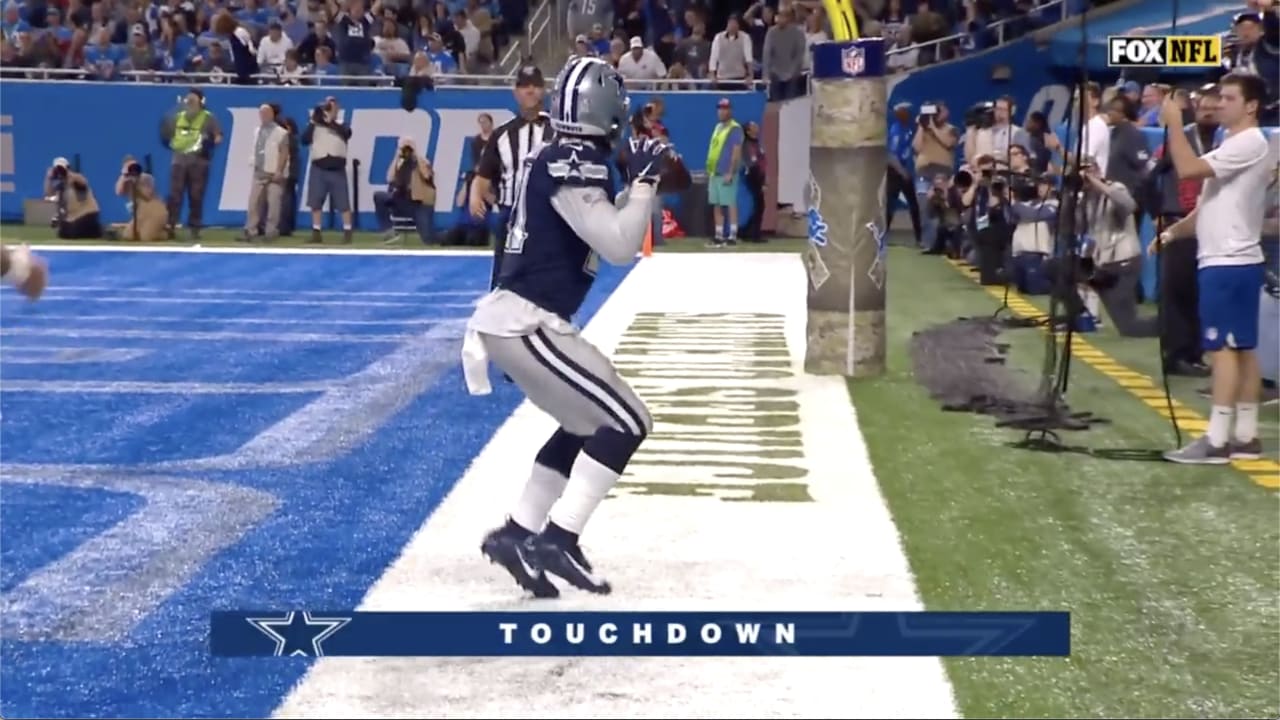 Ezekiel Elliott Does 'The Dak' Dance After TD