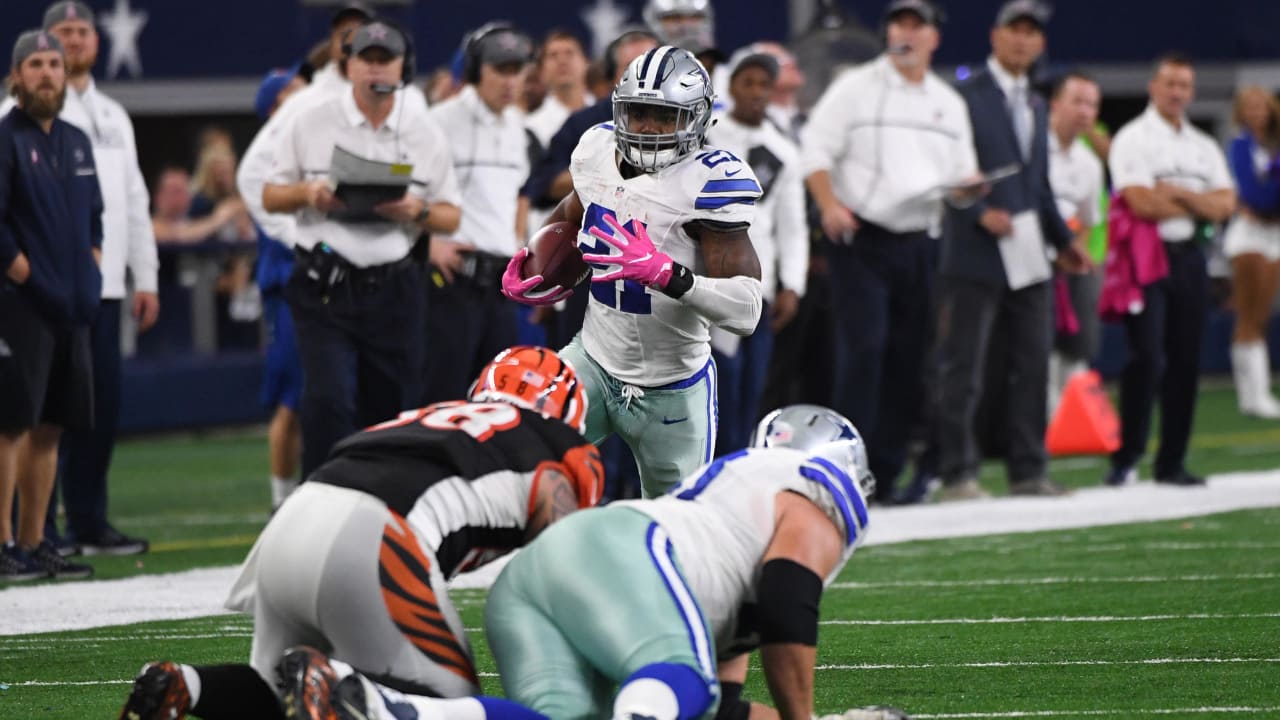 Zeke Gets Home Run TD, Powers Past 100 Yards In Record 3rd Straight Game