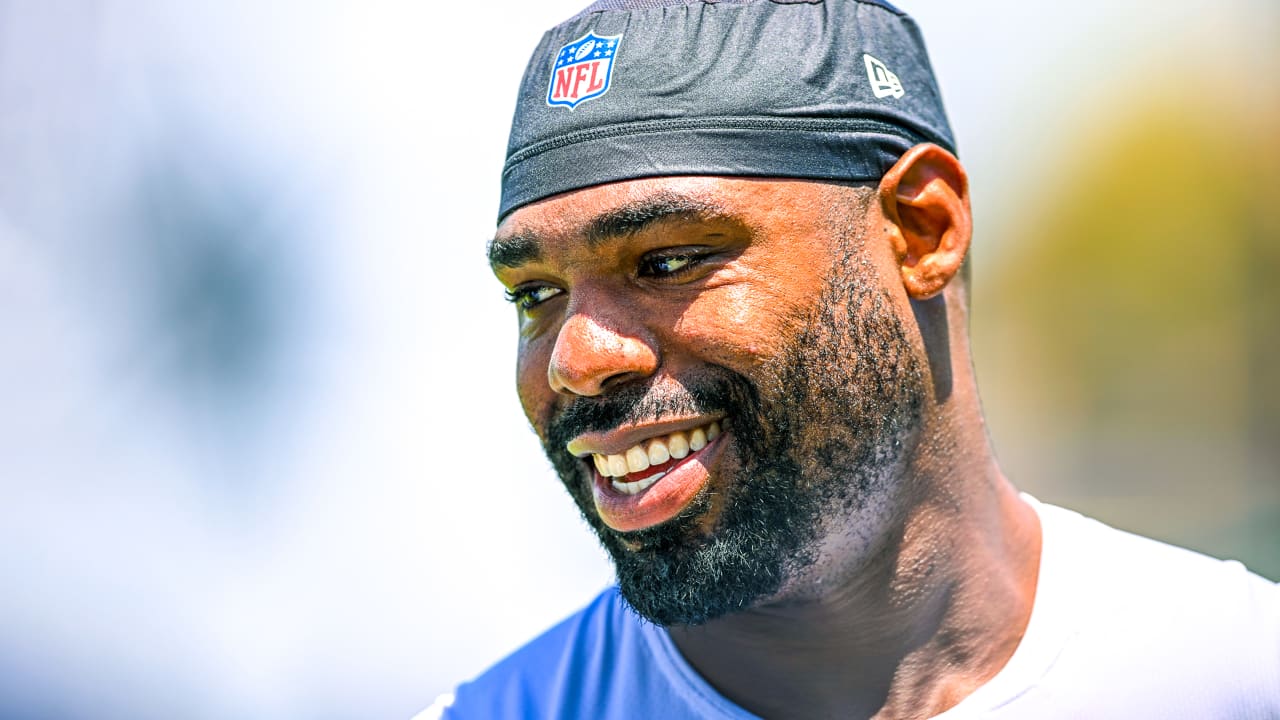 Tyron Smith Officially Signed To 53-Man Roster