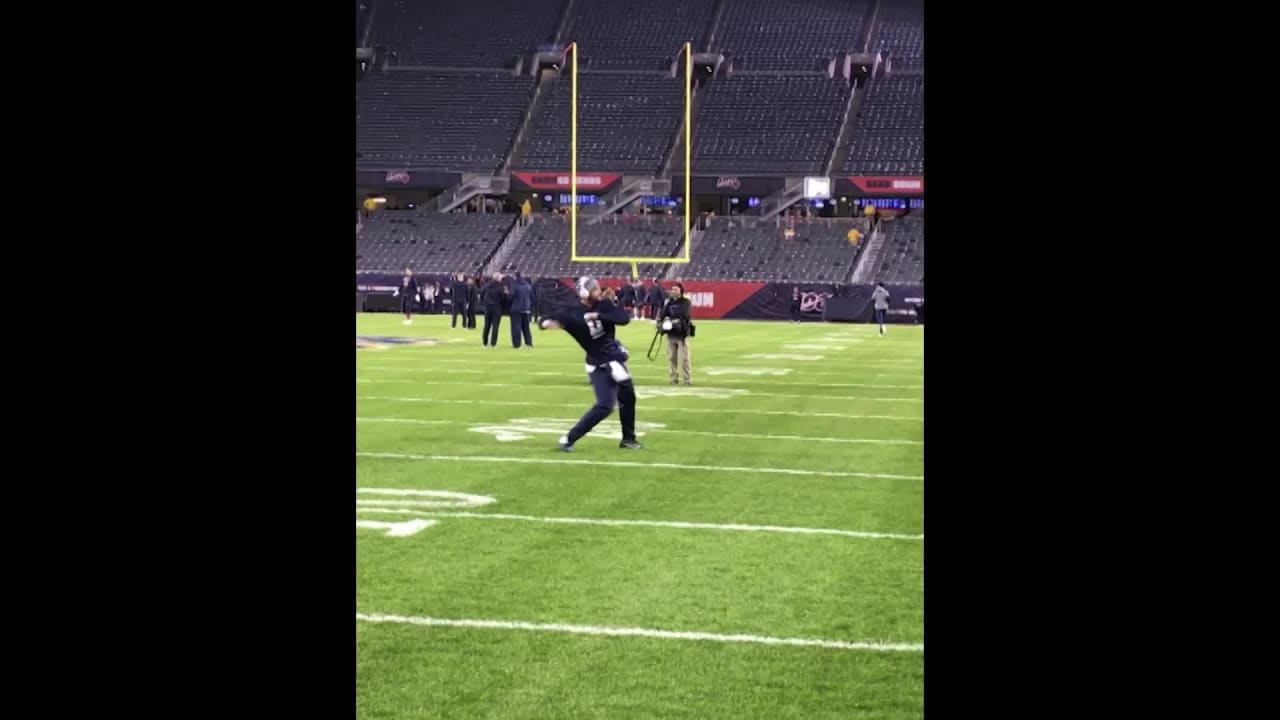 Dak Prescott Does Signature Dance Before 'TNF'