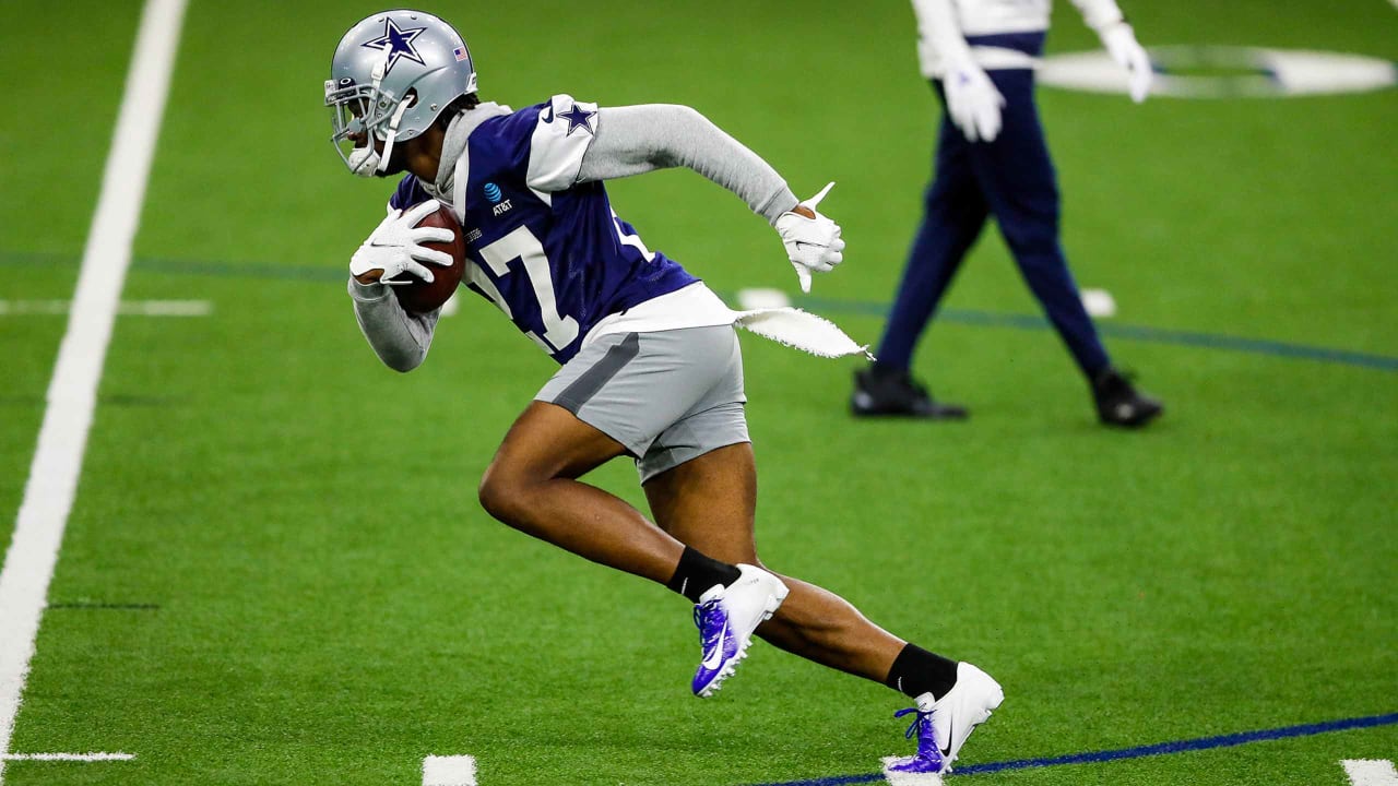 Diggs Learning From Both Of His “Big Brothers”