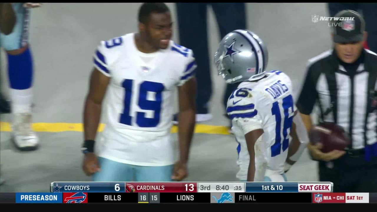 Reggie Davis Goes Up Between 2 Defenders for Grab