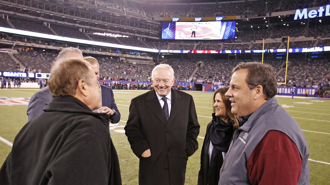CowBuzz: Governor Of New Jersey Defends His Cowboys Fandom