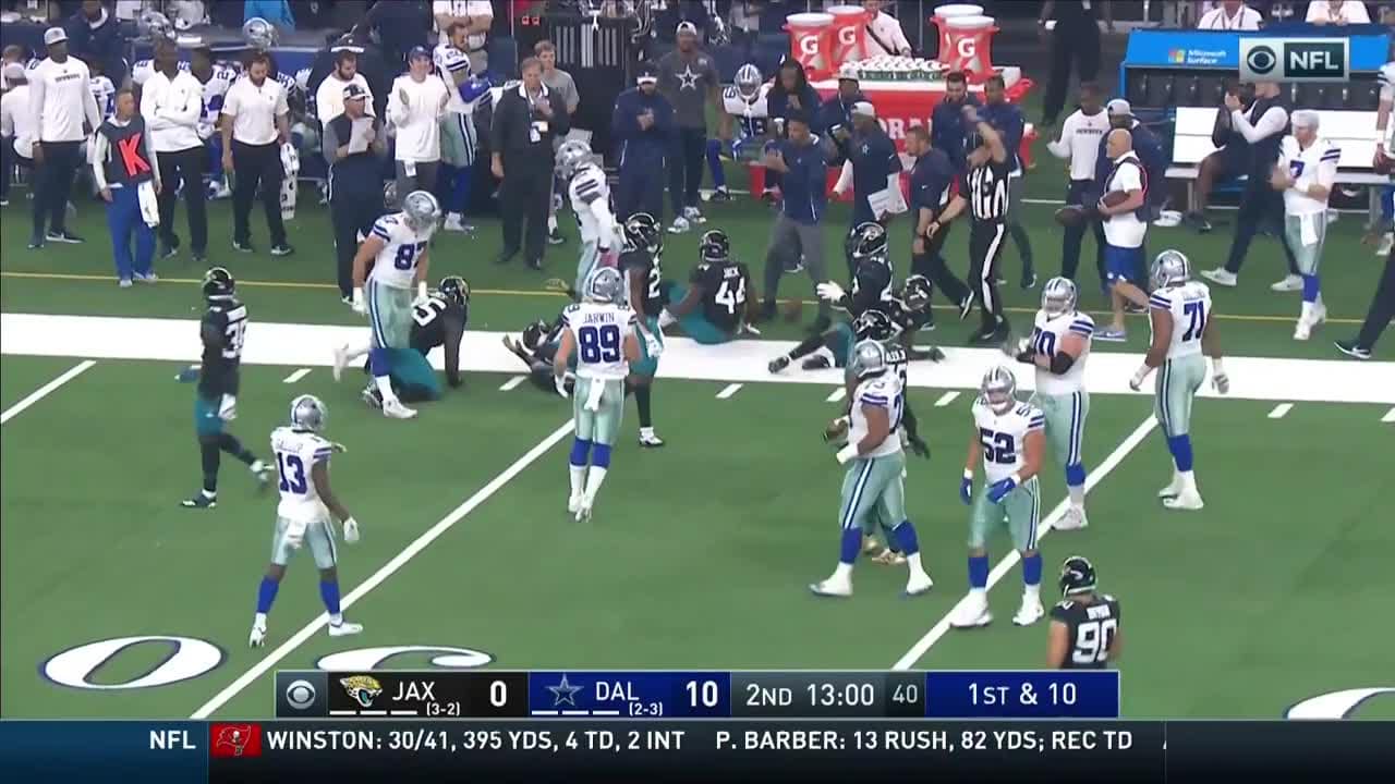 Zeke Dashes Down The Field For A 20-Yard Gain
