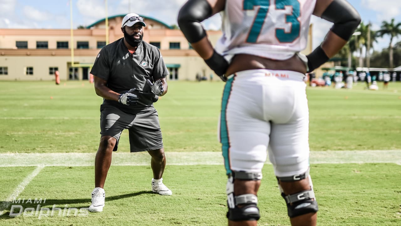 Miami Dolphins Promote Lemuel Jeanpierre to Offensive Line Coach